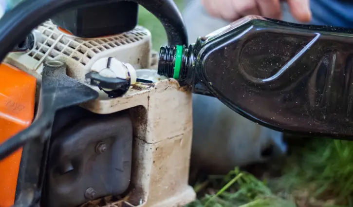 How To Add Bar And Chain Oil To Your Chainsaw Chainsaw Larry
